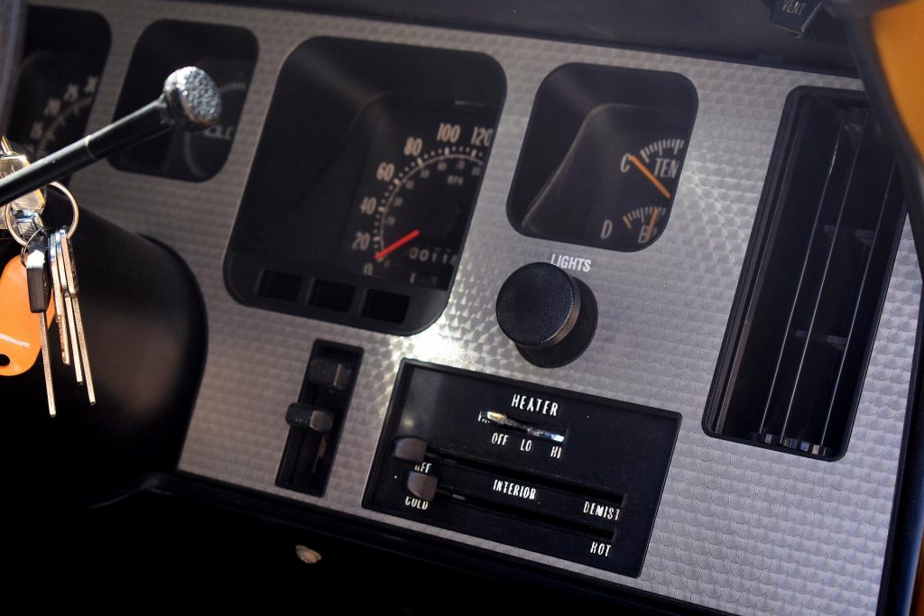 HQ Holden Muscle Car - Cruisin Automotive